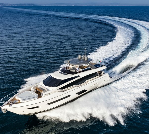 Yacht EPIC, Ferretti | CHARTERWORLD Luxury Superyacht Charters